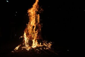 Bonfire Safety Tips and How to Prevent Outdoor Fires from Spreading ...